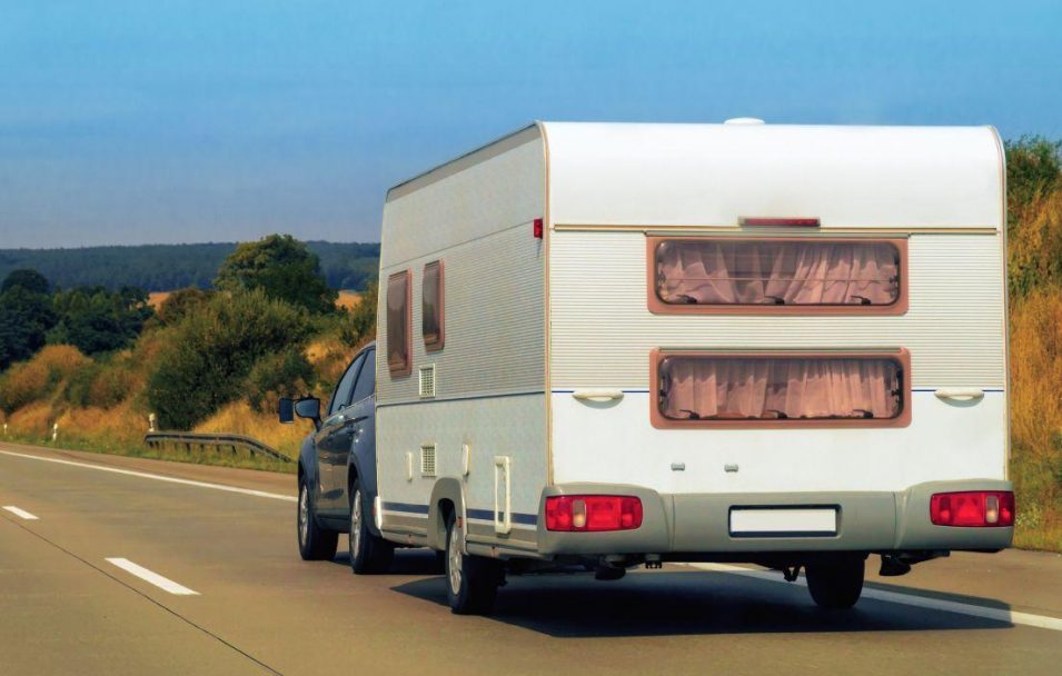 Trucos para conducir un coche con una caravana - Blogs MAPFRE