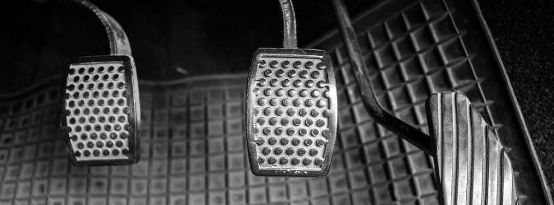 ¿Cómo funciona el acelerador electrónico? - Blogs MAPFRE