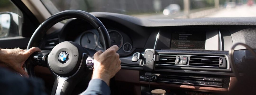 ¿Cómo poner bien las manos en el volante? - Blogs MAPFRE
